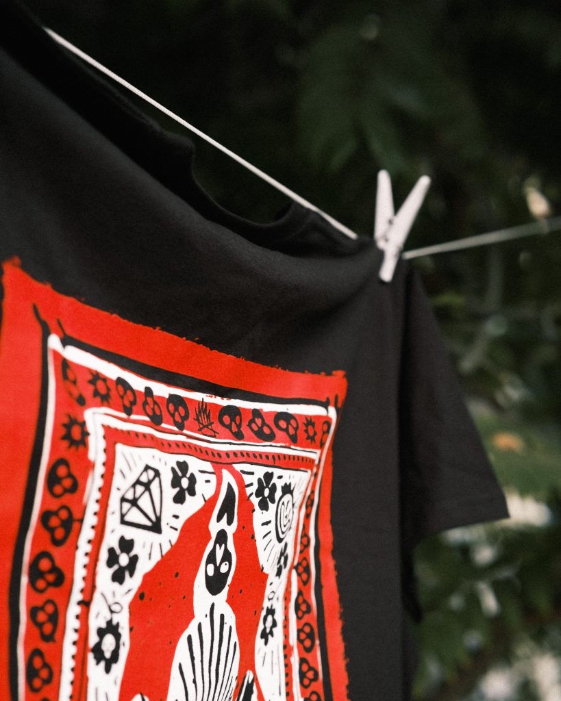 Новая футболка Ковёр от компании Хулиган